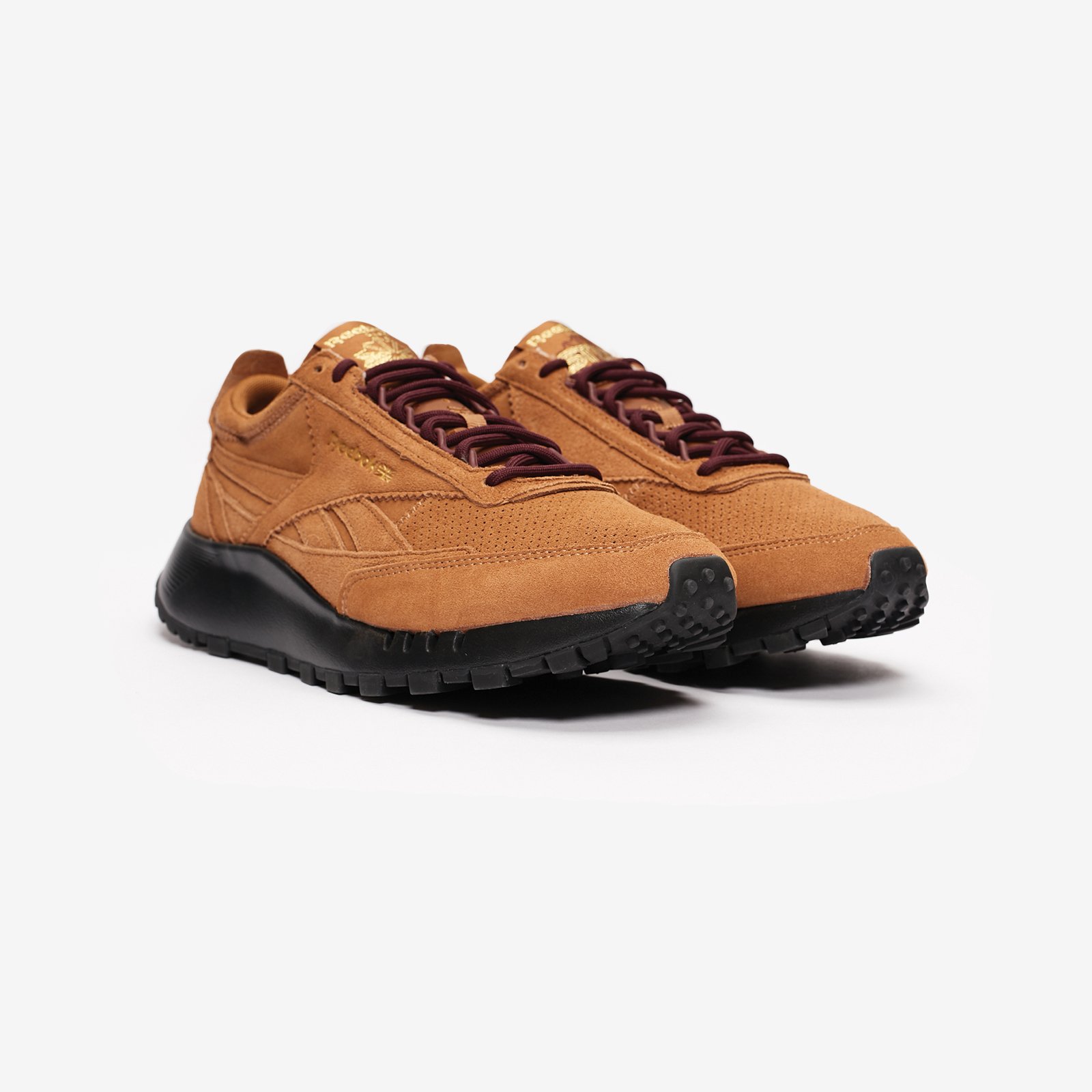 SNEAKERSNSTUFF X REEBOK CLASSIC PREVIEW - BEAT TO BE